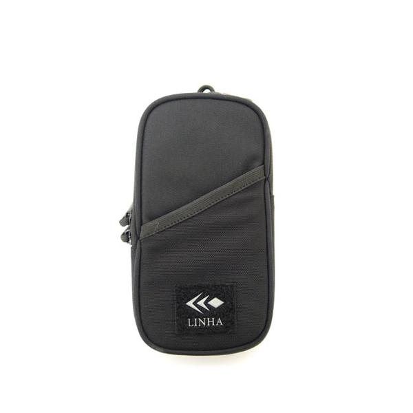 リーニアモバイルポーチ◆SIZE:横9cm×縦18cm×奥行2cm★SNSへの投稿が一般的になり、もはや釣行に欠かせない存在のスマートフォン。このポーチが有れば、スマホとバッテリーを同時に収納することが可能です。正面にスマホやクロスを一時保...