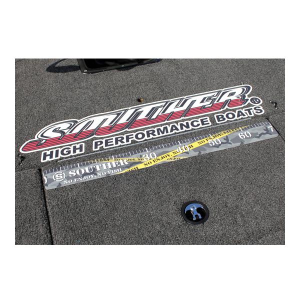 SOUTHER/サウザーメジャーカーペットワッペン◆サイズ：W700×H70mm◆カラー：カモフラージュボートデッキのマリンカーペットに貼って使えるサウザーロゴのメジャーワッペンです踏んでも破れない耐久性、色あせにくい耐候性、魚を乗せても丈...