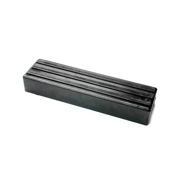 SOUHER/サウザーボート運搬用ゴムパッド　【48208】◆入り数：1個◇サイズ：55mmx200mmｘ30mm◇バー用くぼみサイズ：高さ20mmｘ幅32mm★キャリアのバーは意外と滑りやすいのです。ジョンボートを積む際は、上手に積まない...