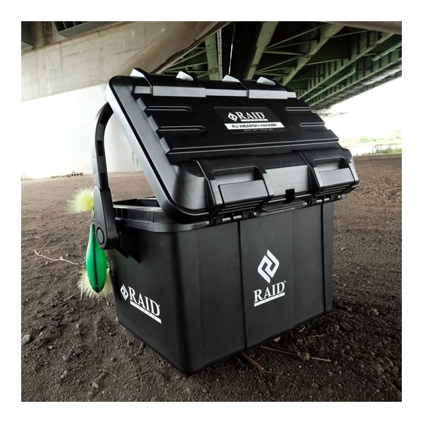 レイドジャパン　RJ ウェポンハンガー 4500（ドカット）■サイズ：L465/W280/H280mm　RJウェポンハンガー4500は、ハードな使用にもびくともしない堅牢ボックスです。腰掛けとしても使用できます。便利な両開きの蓋は取り外すこ...