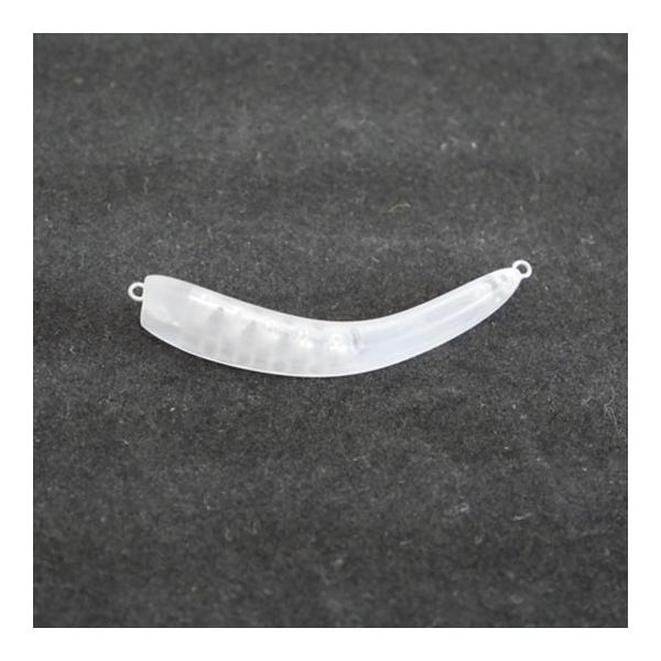 イケクラえさにょろ555S　ブランク　2個セット■カラー：クリア■入数：2個★リップ先端を上にして泳ぐ全レンジ対応可能なリバースタイプのニョロ系シンキングルアーです。スプーン的なカウントダウンでのフォールから出来る限り一定の棚を引けるように...