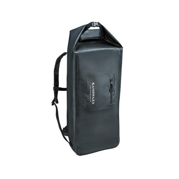カミワザ　フィッシュキャリーバッグ　DX II■サイズ：アウター/90ｘ35ｘ14cm、インナー/70ｘ33ｘ13cm■素材：アウター/PVCターポリン、インナー/断熱材入りEVA簡易フロントポケット搭載モデル。釣った魚を大切に持ち運ぶこと...