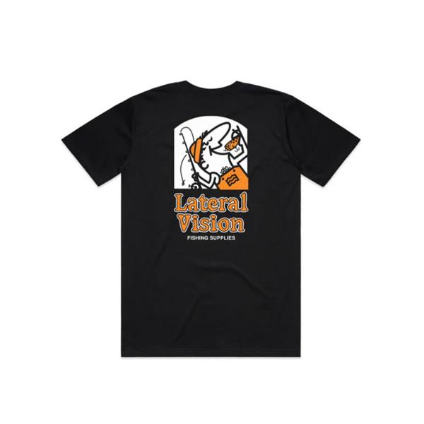 Lateral Vision / ラテラルビジョンSPECIAL DELIVERY TEE (BLACK)バックプリントにいかにもアメリカらしいタッチのワイルド？なキャラクターがルアーを食べようとしてる・・。釣れなかったから、ルアーを食べる...