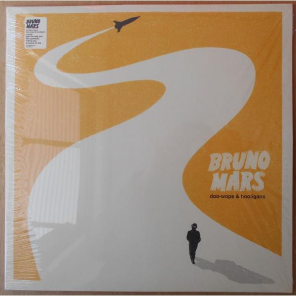 他のサイトでも販売しておりますので在庫切れの際はご容赦ください。在庫切れの場合に『マイナス評価』を付けるお考えの方、『ネガティヴなレビュー』を書くお考えの方は注文はご遠慮ください。新品のLPレコードです。この商品は開封して検盤しております。...