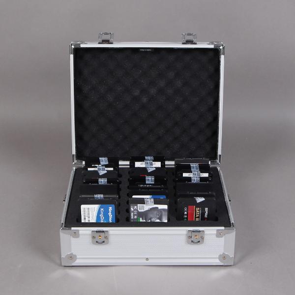 【商品詳細】・サイズ：外寸：313×253x134mm/内寸：294×233×73(蓋50)mm・素材：アルミ/プラスチック/MDF/ポリエステル・注意書き：モニター発色の具合により、実物とは色合いが異なる場合がございます。　※測り方によっ...