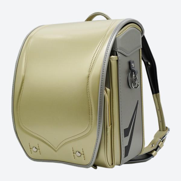 メタリックキューブ　ランドセル（ゴールド×シルバー）側面には、高輝度で車のライトなどに反射する反射素材を装備。 メタリックカラーがスポーティなアクティブさを感じさせつつ、精悍さと未来を感じさせるデザインのランドセルです。商品の基本仕様◆本体...