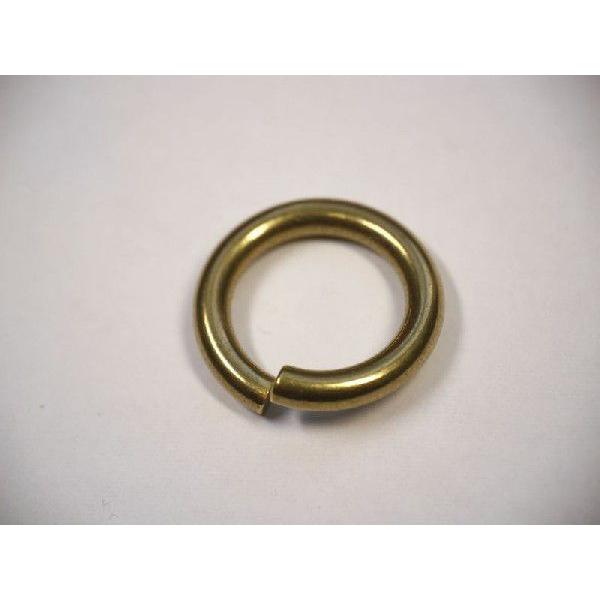 真鍮無垢製(ブラス)の「丸カン」キーホルダーやウォレットチェーンなどの繋ぎ（ジョイントパーツ）として、非常に便利です。材質：真鍮無垢（鋳物）外径：22mm 内径：15mm厚みが約3.5mmもありますので、非常に重厚な作りです。ロウ付けされて...