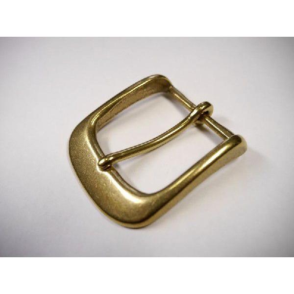 材質：真鍮製サイズ：58mm×51mm ベルト幅「40mm」までのベルトでしたら取り付け可能です。只今出品中の『40mmバックル取付用牛革ベルト』 にピッタリ合います。ベルトと合わせてご購入頂きますと、まとめて一括発送しますので、お得です。...