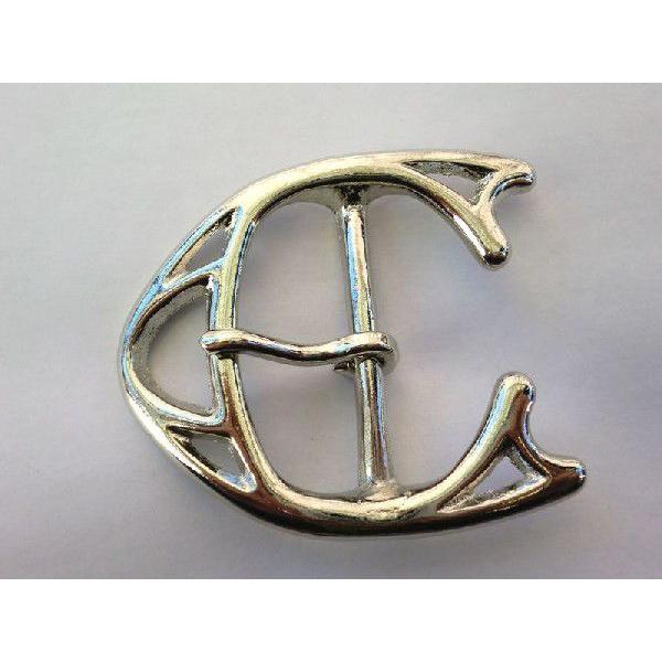 材質：真鍮製 (シルバー)サイズ：長さ75mm×幅65mm 鹿の形状の変わったバックルです。ベルト幅「45mm」までのベルトでしたら取り付け可能です。只今出品中の『45mmバックル取付用牛革ベルト』 にピッタリ合います。ベルトと合わせてご購...