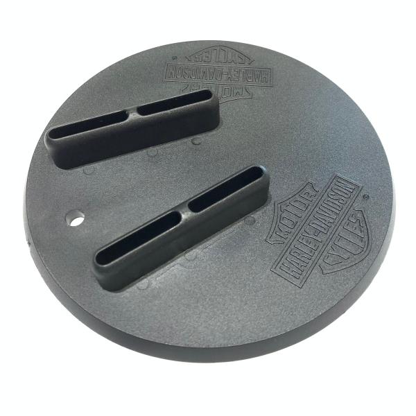 ハーレーダビッドソン純正のスタンドの下に敷くコースターです。ご自身用にはもちろん、お友達やご家族の納車祝いにいかがですか？ハーレーダビッドソンの包装紙で簡単なラッピングを無料でさせていただきます。(ご注文時にギフト希望またはご要望欄からお教...