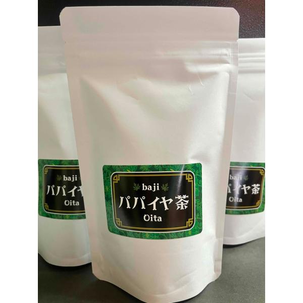 ★マスコミでも話題沸騰★栽培期間中農薬不使用で栽培したパパイヤ葉を乾燥させています。水だし・お湯だし・煮出し、それぞれの味わいを楽しむことができます。パパイヤはタンパク質・炭水化物・脂質の３大栄養素のすべての消化を助けてくれる酵素の神様であ...