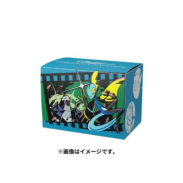 スパイ映画に登場するインテレオン等をイメージしたデッキケースだよ！バトルをカッコ良く盛り上げよう！デッキシールドに入れたカードなら90枚ぶん、入れていないカードなら180枚ぶんが収納できるよ。さらに、カードの整理にベンリな、仕切り板2枚付き...