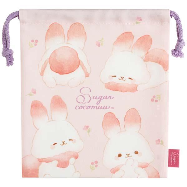 こちらの商品はポスト投函便にて発送する為、代引き決済には対応しておりません。シュガーココムーのかわいい巾着が登場！ほわほわかわいいデザイン☆小物を入れてかわいく持ち歩けます♪日常使いにぴったりです♪【サイズ】210×180mm【素材】ポリエ...