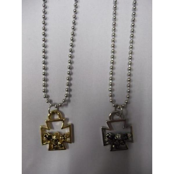 彼氏、彼女へのプレゼントに最適なペアーネックレスです。値段も手ごろですから気軽にプレゼントできる一品だと思います。きれいな化粧箱に入れてますのでそのままプレゼントにお使いいただけます。また、プレゼントだけでなくお友達と１個づつ分けてもいいで...