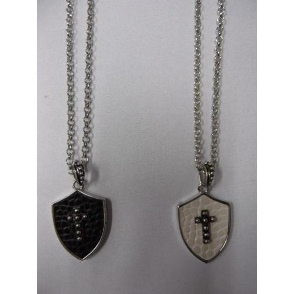 彼氏、彼女へのプレゼントに最適なペアーネックレスです。値段も手ごろですから気軽にプレゼントできる一品だと思います。きれいな化粧箱に入れてますのでそのままプレゼントにお使いいただけます。また、プレゼントだけでなくお友達と１個づつ分けてもいいで...