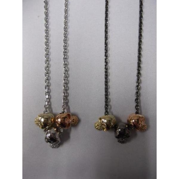 彼氏、彼女へのプレゼントに最適なペアーネックレスです。値段も手ごろですから気軽にプレゼントできる一品だと思います。きれいな化粧箱に入れてますのでそのままプレゼントにお使いいただけます。また、プレゼントだけでなくお友達と１個づつ分けてもいいで...