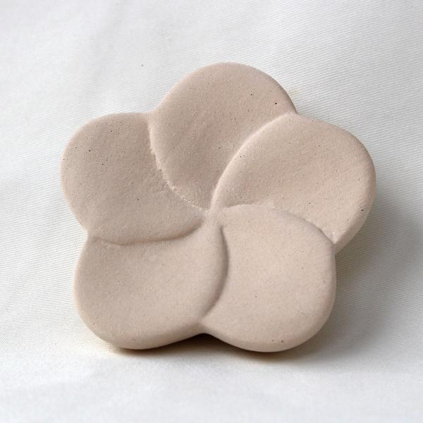 トコパラス toko Paras　フランジパニ型ディフューザー　アロマストーンフランジパニ （ プルメリア ）の花形アロマストーン・ディフューザー　☆通常のアロマディフューザーやアロマポットのように火や電気を使わずお手軽にアロマをお楽しみい...
