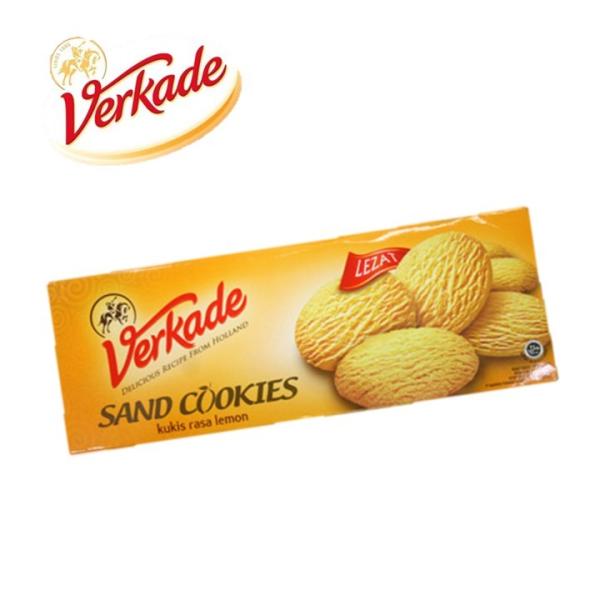 Verkade レモンクッキー SAND 150gバリ島旅行のお土産としても定番のクッキー KOKOS（ココス）の姉妹品サクサク感とレモン風味が特徴です。オランダの老舗クッキーメーカーであるVerkade（ヴェルケード）のブランドですがライ...