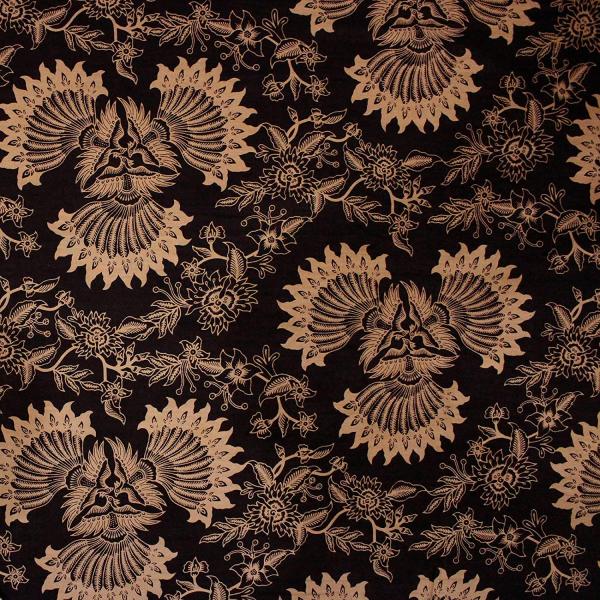 インドネシア ジャワ島のSolo地域でよく見かける鳳凰と花のモチーフこの商品は、コットン 100％のプリントバティックこの生地の特徴として、肌触りは柔らかであり、服飾生地やカバーなど幅広くお使いいただけます。【サイズ】 長さ 約194cm ...