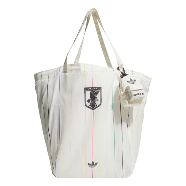 カラー：KC0756/オフホワイト素材：プレーンウィーブ特徴：■アディダス サッカー日本代表 2026 アウェイ パッカブルバッグサッカーでは、伝統と革新が密接に関係している。アディダス サッカー日本代表 2026 アウェイ パッカブルバッ...