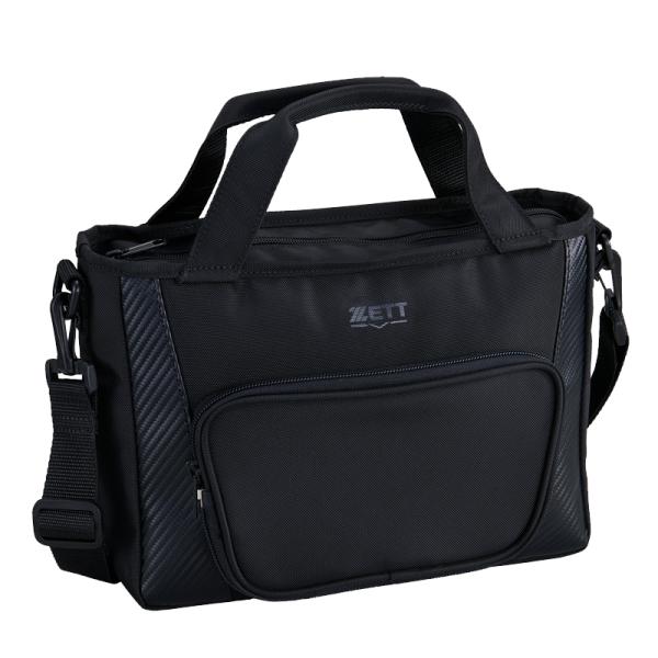 素材：ポリエステル、合成皮革サイズ：長さ28×高さ20×巾12cm（約6L）重量：0.5kgカラー：1900/ブラック特徴：スタッフ、観戦者にぴったりなサイズ感のミニトートバッグ。チームマーク加工可能なフロントポケット付き。仕様：取り外し可...