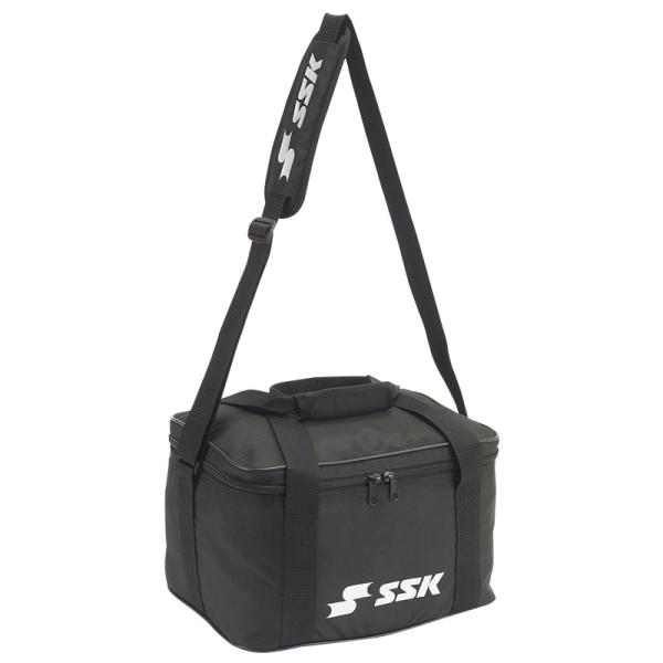 素材：合成繊維カラー：90/ブラック特徴：硬式・軟式ボールの場合、2〜3ダース、ソフトボールの場合1.5ダースが収納できます。※ご注文前に必ずお読み下さい※当店の掲載商品は、当社が運営するショピングサイト、実店舗でも同時販売しております。ま...