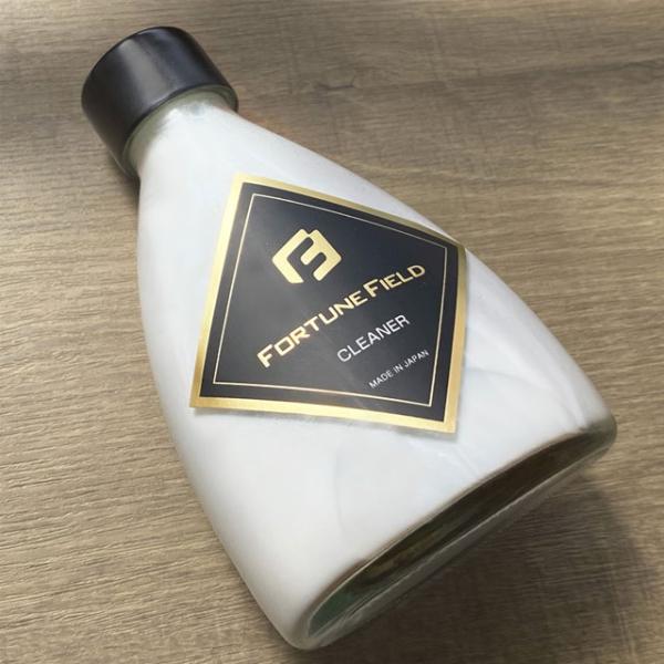 容量：150ml成分：油脂、有機溶剤、界面活性剤特徴：グラブ、ミット用の汚れ落としです。カビ止め剤入りで、グラブから出る 塩分等も落とせます。スパイクやバット その他製品にも使用できます。【使用方法】●よく振ってからご使用ください。●ブラシ...