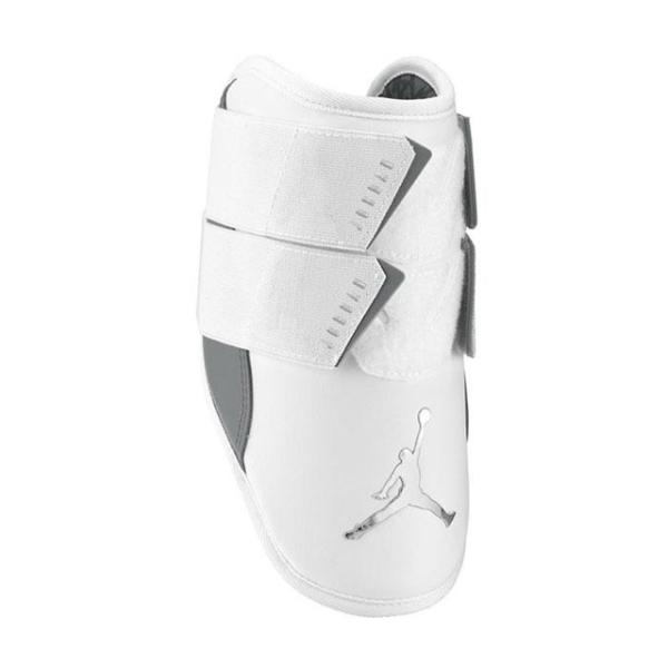 素材：PU レザー33%、ポリエチレン30% 、ポリエステル29%、エチレン酢酸ビニル5%、ゴム3%カラー：156/ホワイト/クールグレー/メタリックシルバー特徴：耐衝撃性の外枠によって、肘部分を更に保護する構造控えめなエルゴノミックデザイ...