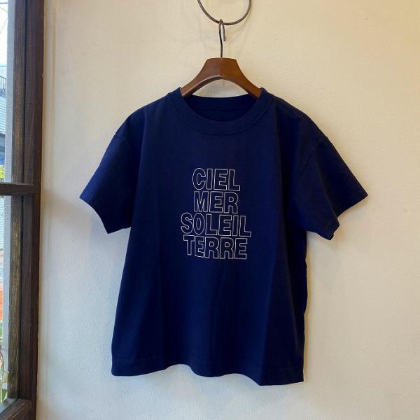 「Hands of creation 」(ハンズオブクリエイション)　一枚でかわいいUSA天竺 プリントTシャツガシガシ洗えるタフさと、洗練された「品」を両立。■ デザインフロントに「自然」を意味するフランス語を配した、クラシックな表情のT...