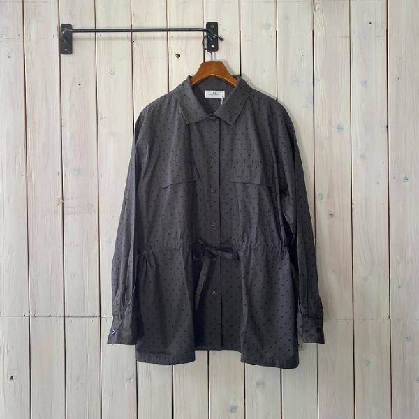 22000(税込)よりプライスダウンしました。「SOIL」(ソイル)　商品名：40s POPLIN DOT PRINT REGULAR COLLAR FLAP POCKET SHIRT シャツ＆ジャケット感覚で着れるシンプルなデザインが魅力...