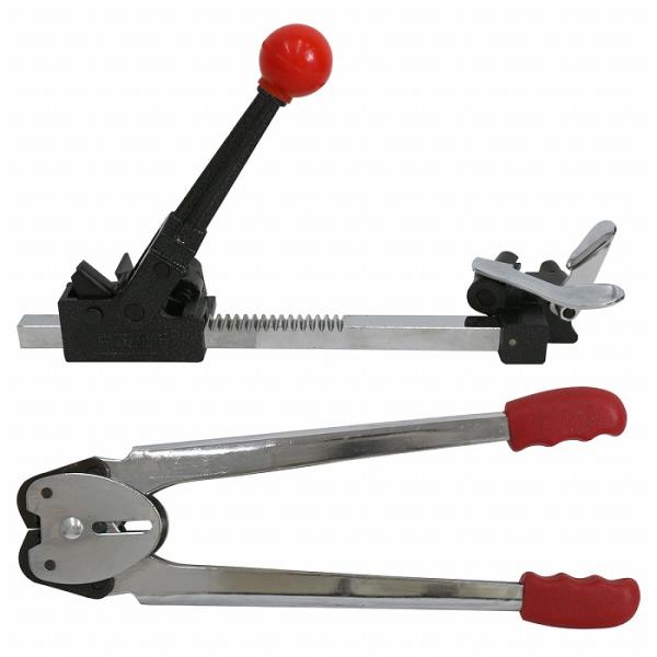 ダンボールの梱包作業に便利な手動式PPバンド用荷造機と封緘機のセットです。電源不要の手動タイプなので、どこでも作業でき、様々な形状の箱に使用できます。全自動梱包機が使用できない形状の箱、ケースなどにも最適♪手順は簡単！締め付け具で固定後、圧...