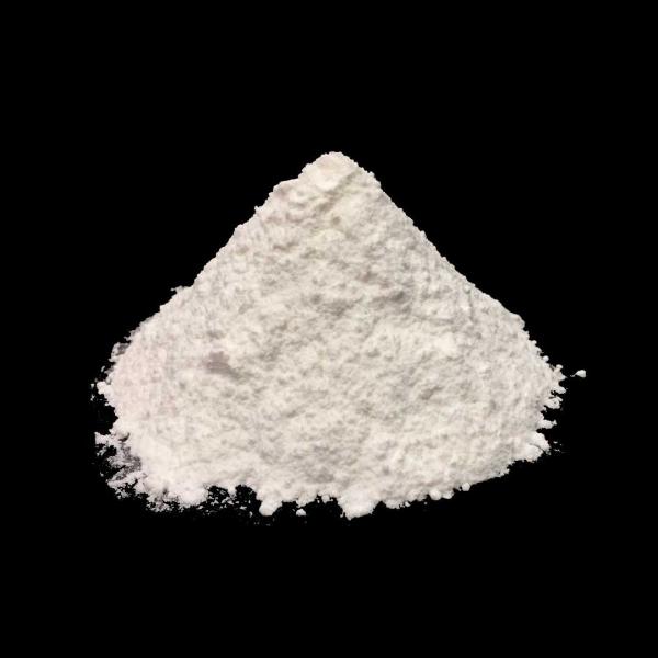 そばの中心部から取れる極少量の純白な部分を挽いた粉です。ほとんどがでんぷん質からなり、変わりそばなどで色、食感をお楽しみいただけます。製粉にも、そばうちにも技術の必要な粉です。