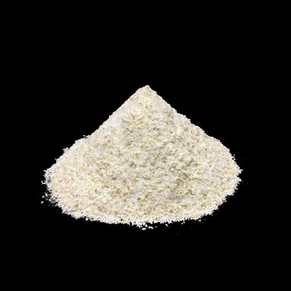 国内産玄そばを当社独自の専用石臼であらびきにしました。独特の味・香り・食感をお楽しみください。なお、本商品は非常に粗く挽いているため、単体で打っていただくことはかなり難しくなっております。他のそば粉と混ぜてお使いいただくことをお勧めいたします。