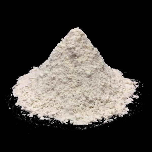 国内産(北海道産をベースに東北産、北関東産などをブレンド)玄そばを使用し、低速回転の石臼で製粉した挽きたてそば粉です。