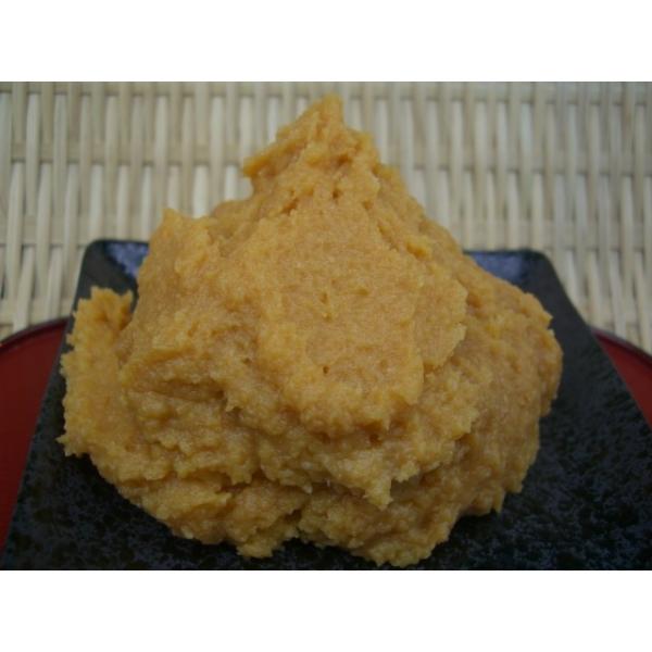 富山県産の高級白目大豆を主に信州みそを使用しております。まろやかな優しい自然の甘さがあり塩分も約９％前後と少ないですが、とても美味しく減塩なのに、しっかりとした味に仕上げております。ホイップクリームの様な、柔らかさがあり、何所にも無い当社特...