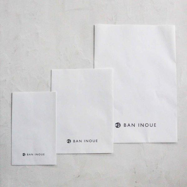 BANINOUEの紙製の平袋にお入れする包装です。ロゴをあしらったシンプルなグレーの紙封筒です。・サイズ（小）：約15×23cm（お手ふき・お台ふきが２枚入る大きさ）・サイズ（中）：約20×27cm（棉ふきんが2枚入る大きさ）・サイズ（大）...