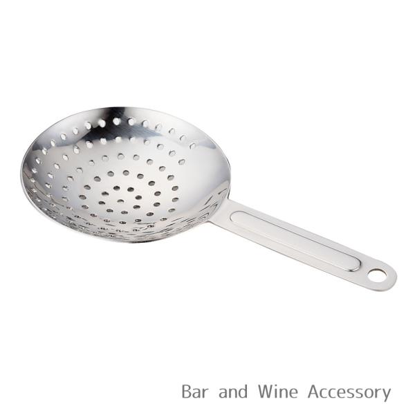 ジュレップストレーナー通常のカクテルストレーナーとは違いスプリングが付いていません。直接、ミキシンググラスやシェーカーの中に落とし込んで使用します。そのためお使いのグラスやティンによっては入らない場合がございますのでご購入の際は事前にサイズ...