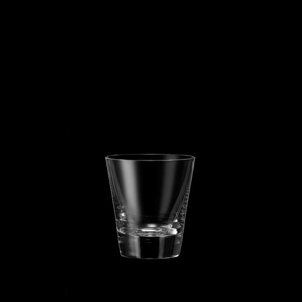 底に厚みのあるデザインなので、ずっしり重みを感じます。口元は比較的薄め。マシンメイド。【生産国】スロバキア【サイズ】口径:90mm 高さ:98mm 容量:300cc【材質】カリクリスタル