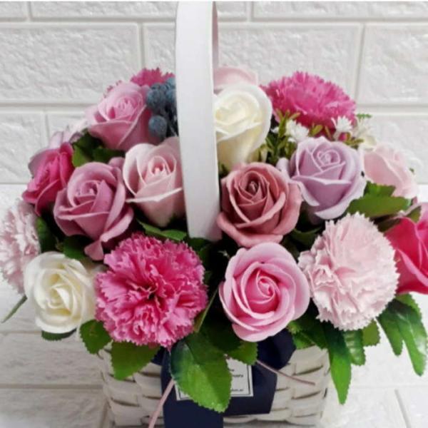 【カラー】ピンク【素材】石鹸花　造花約：30本タイプ★写真はイメージです。季節、メーカーの仕様により内容（リボン、かご　ラッピングなど）が多少異なる場合がございます。予めご了承お願い致します。※注意事項・石鹸でできていますが洗濯・洗顔を目的...