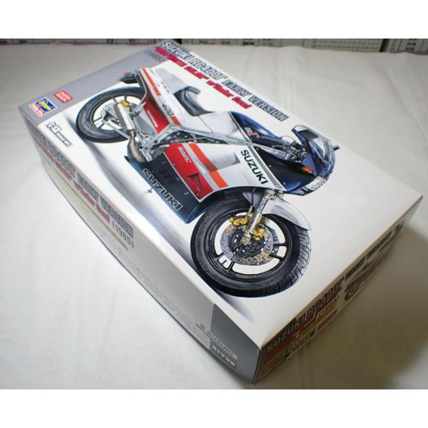 1/12 スズキ RG400Γ 前期型 “レッド/ホワイトカラー” w/アンダーカウル ハセガワ 限定品 21732●アンダーカウルを装着した前期型を再現します。●カウルパーツカラーはホワイト。【デカール】●レッド/ホワイトのカラーリング