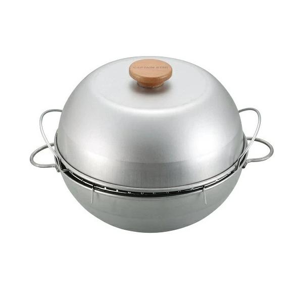 アウトドアや自宅の庭で、手軽に燻製が楽しめます。カセットガスコンロなどにのせて、手作りの燻製が楽しめます！肉・チーズ・ゆでたまご等、燻製独特の美味しい風味が作れます。チップのつぎたし簡単！蓋をしたままアミを持ち上げるだけで、チップのつぎたし...