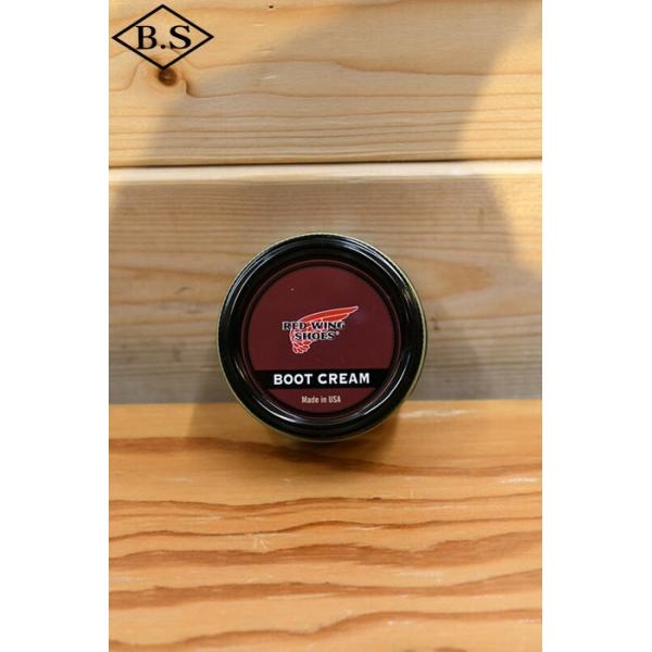 成分：ラノリン、ろう、有機溶剤内容量：45gMade in USAレッド・ウィング「ブーツクリーム」は、革に潤いを与え、艶、光沢を出す乳化性クリームです。※商品在庫は実店舗と共有しております。御注文可能な状態になっている商品であっても、既に...