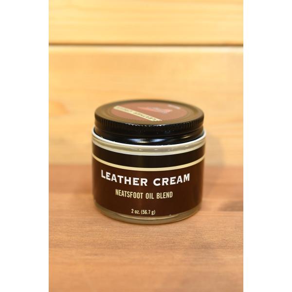 レザークリーム-ニーツフットオイルブレンド-成分：天然ニーツフットオイル(牛脚油)、水、有機溶剤(微量)内容量：56.7g色名：無色Made in USA革に水分と油脂分を補給し、乾燥を防ぎます。通常のオイル系のシューケア製品に比べて、より...