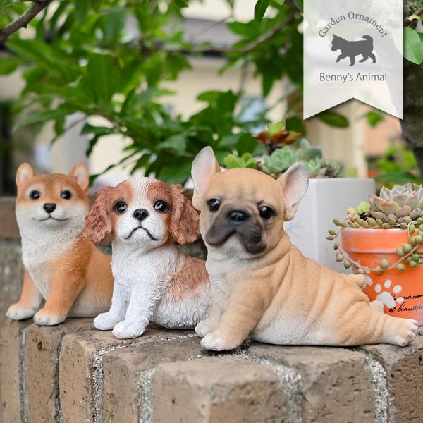 こだわりの造りと質感はまるで本物♪犬種ごとに毛並みや表情にこだわって造られた可愛い子犬のオブジェ。足をのばしてくつろぐポーズは、犬好きにはたまらない可愛さです。精巧なディティールと丁寧な塗装で、今にも動き出しそうなハイクオリティーな造り。ど...