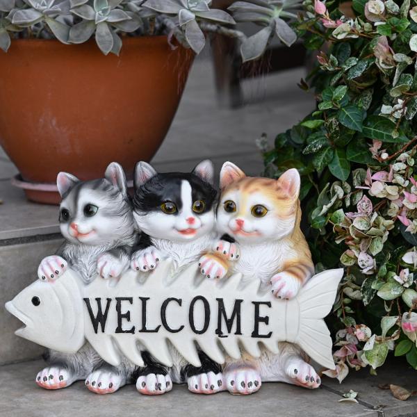 お庭や玄関を可愛く和やかな雰囲気に。魚の骨を抱えた３匹のねこちゃんがかわいくお出迎え♪どこから見ても愛らしい表情の３匹のねこちゃん。ぎゅっとくっついた後ろ姿もとってもかわいくて癒されます。お庭や玄関にそのまま置くだけで、かわいくて和やかに雰...