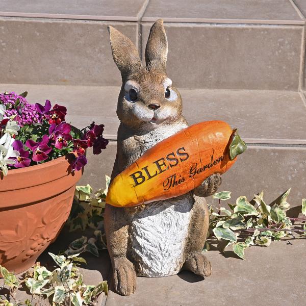 ちょこんと立ったかわいい野うさぎがお出迎え♪「BLESS This Garden」“お庭が幸せになりますように”と書かれたガーデンサインを持ったうさぎです。「ニンジン食べていいよね？」ときょとん顔で聞いてきそう。パッチリおめめとふくふくのお...