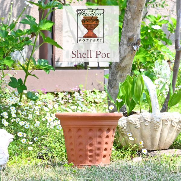 鉢の外側から本物の貝（シェル）で型押ししてあります。鉢底に向かって貝の大きさが小さくなっており、細かい演出がされています。貝の装飾の間には、ルーレットでラインを付けています。装飾的過ぎず、シンプル過ぎず、ウィッチフォードの鉢を初めて使うとい...