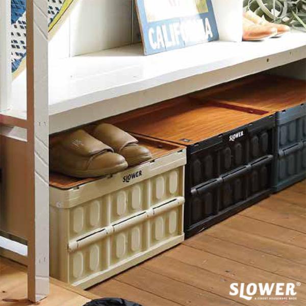 コンテナー エストリルに合わせて設計された「テーブルトップ スティア」収納時のほこりガードやテーブルトップとしてご使用いただけます。両サイドのL字フックにはショッピングバッグなどが引っ掛けられます。仕様サイズ：355×520×15mm重量：...