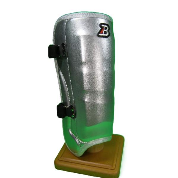 【発売日：2025年09月30日】バッターズ・アクセサリーならベルガード！ヒザ下から足首上までの自打球をガードします。右打者用（左足に装着用）、左打者用（右足に装着用）をご選択ください。日本プロ野球選手はもちろん、メジャーリーガー、世界各国...