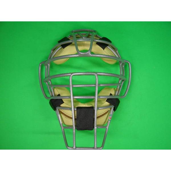 【発売日：2026年03月05日】小型フレーム、軽量V型パッド採用、人気の審判用マスクです。軟式野球用、JSBB公認マーク付き。ベルガード商標がバンドの表側に付く表ネーム仕様です。SGマークは区分されております。球種は守ってご使用ください。...